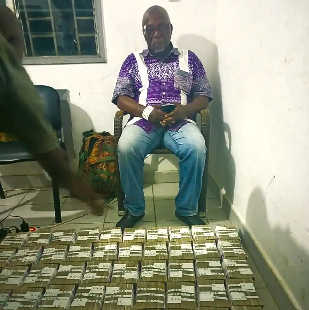 Congo Gabon Un Opposant Gabonais Interpell Avec Plus D un Milliard